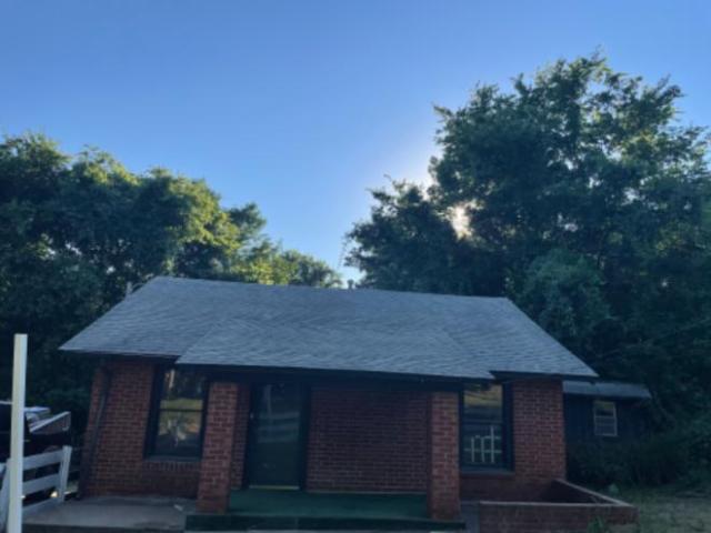 3 Br, 2 bath, Single Family 208 N 70th W