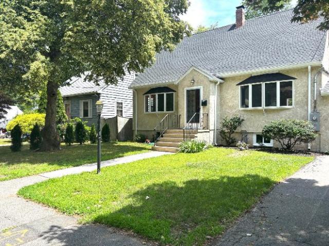3 Br, 2 bath, Single Family 20 Lower East St