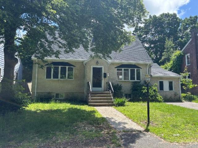 3 Br, 2 bath, Single Family 20 Lower East St