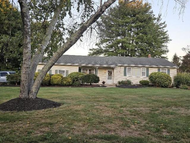 3 Br, 2 bath, Single Family 20 Rosemary Ln