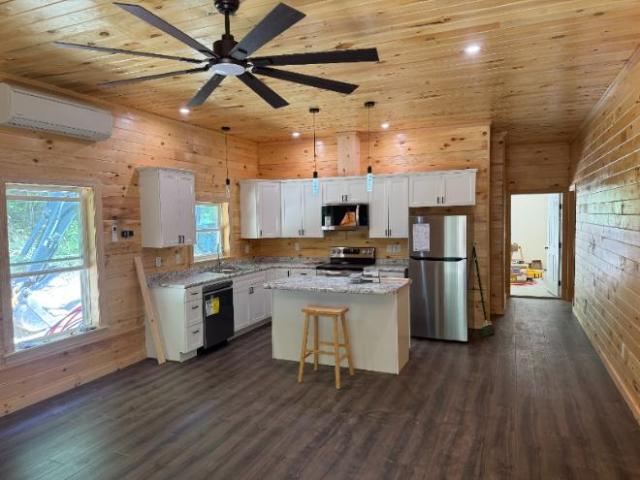 3 Br, 2 bath, Single Family 20 Tower Rd