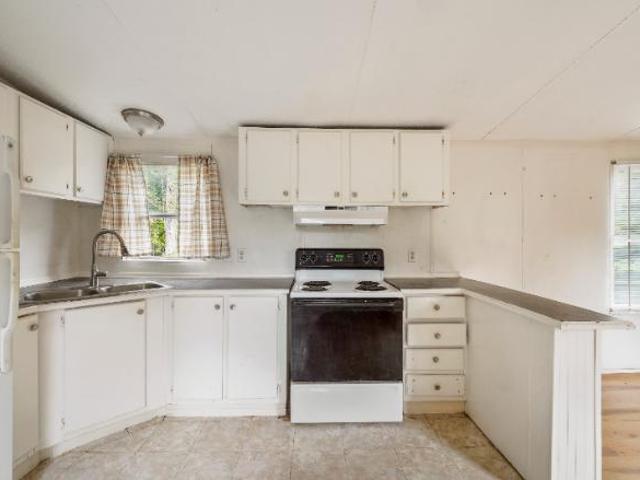 3 Br, 2 bath, Single Family 213 Cooper Rd