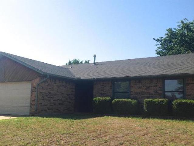 3 Br, 2 bath, Single Family 2100 Castle Rock Road