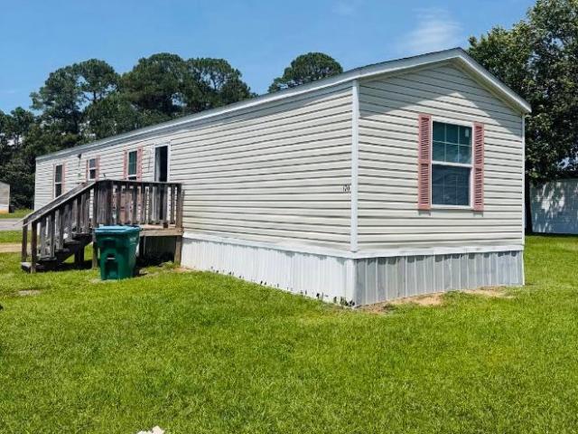 3 Br, 2 bath, Single Family 2101 Ladnier Rd