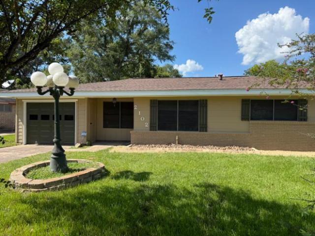 3 Br, 2 bath, Single Family 2102 Houston St