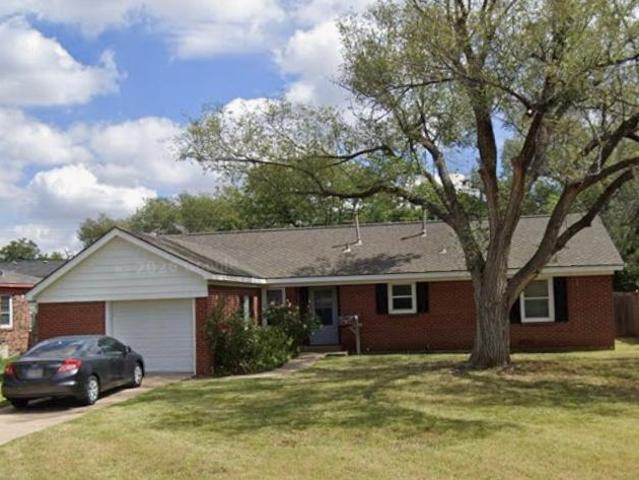 3 Br, 2 bath, Single Family 2103 S Parker