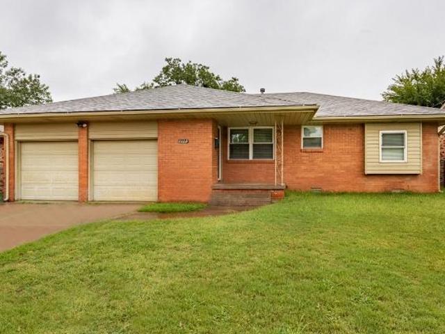3 Br, 2 bath, Single Family 2108 Henderson Dr