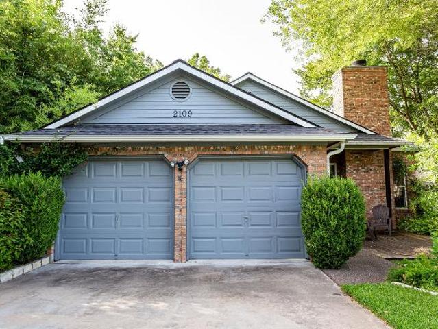 3 Br, 2 bath, Single Family 2109 Castle View Drive
