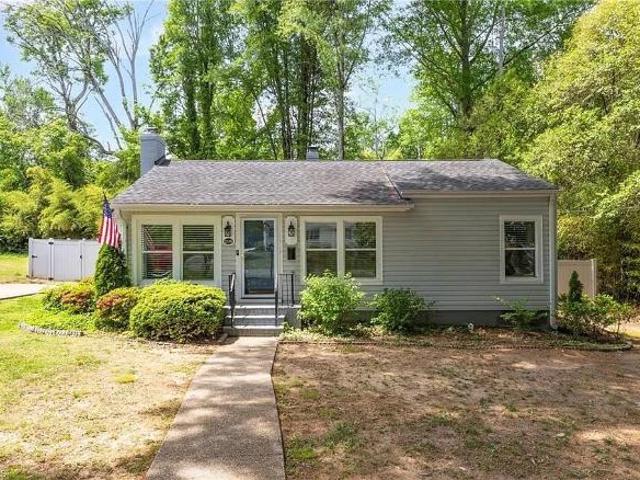 3 Br, 2 bath, Single Family 2109 Cleburne St