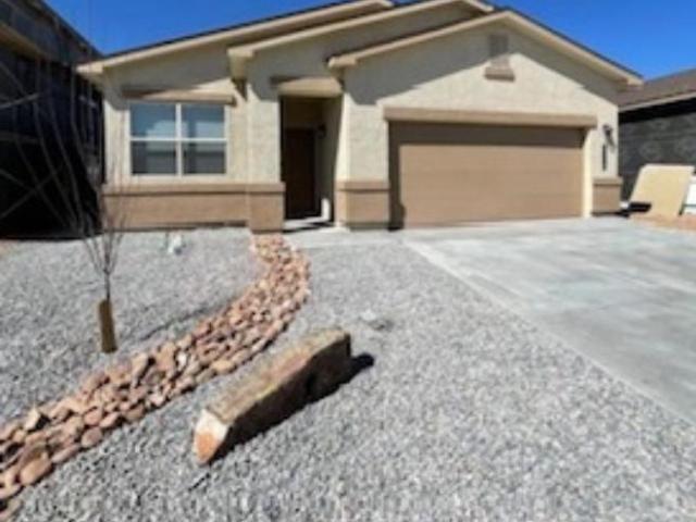 3 Br, 2 bath, Single Family 2116 Solitaire Street Northeast