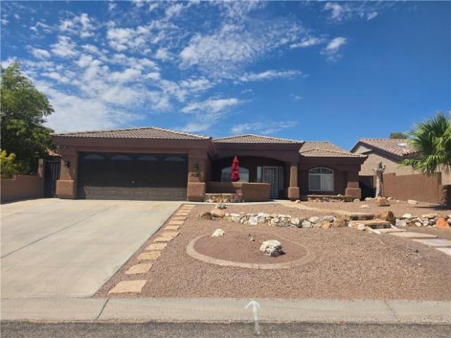 3 Br, 2 bath, Single Family 2121 E Desert Lakes Drive