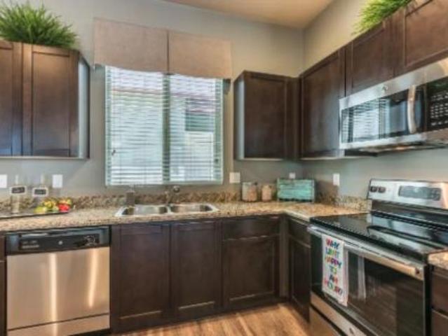 3 Br, 2 bath, Single Family 2121 N Grace Blvd