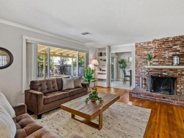 3 Br, 2 bath, Single Family 2122 Fremont Ave