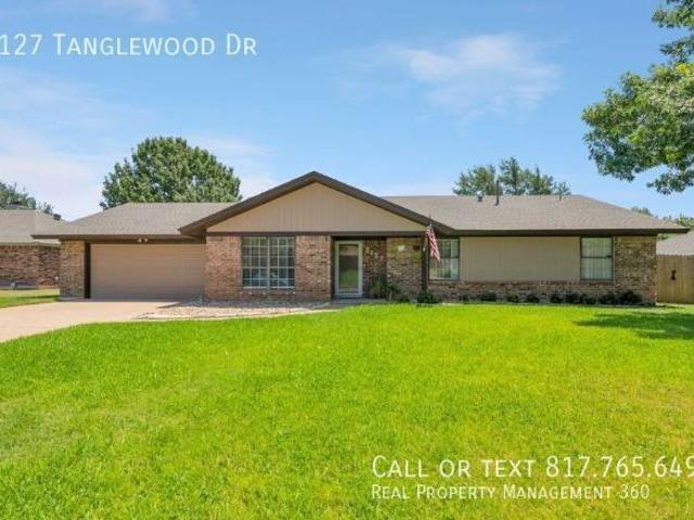 3 Br, 2 bath, Single Family 2127 Tanglewood Dr