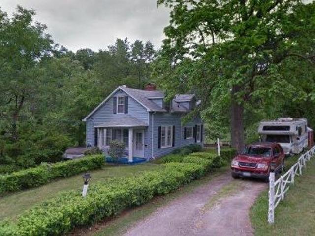 3 Br, 2 bath, Single Family 212 E 21st St
