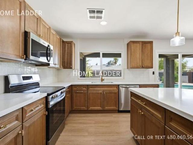 3 Br, 2 bath, Single Family 2137 E Cornell Dr