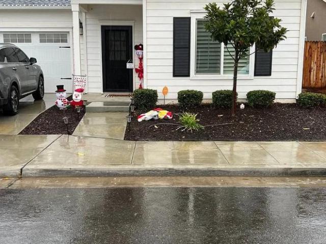 3 Br, 2 bath, Single Family 2137 La Vona Ave