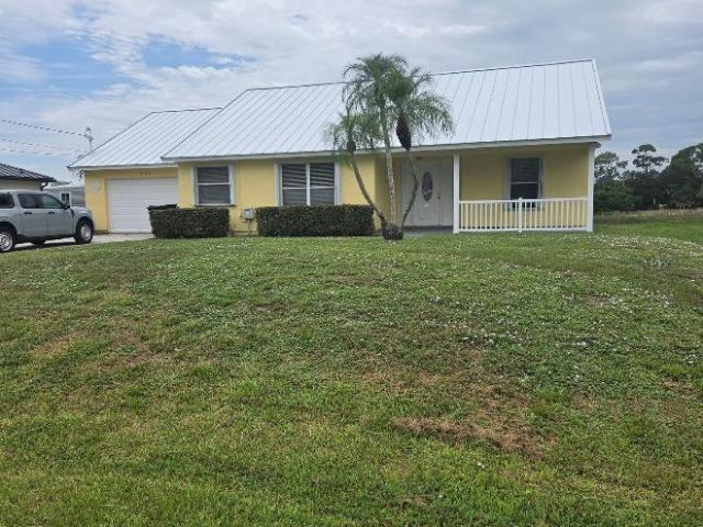3 Br, 2 bath, Single Family 2138 SW Alminar St