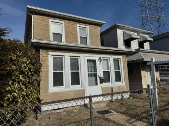 3 Br, 2 bath, Single Family 217 Center Street