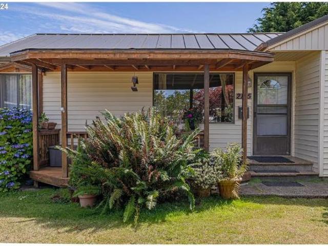 3 Br, 2 bath, Single Family 2145 Lombard St