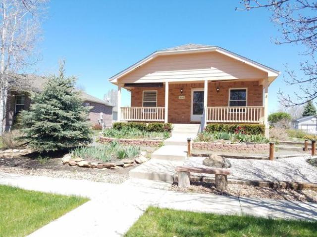 3 Br, 2 bath, Single Family 214 E Iowa Ave