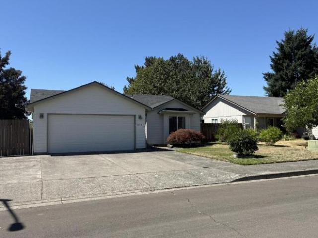 3 Br, 2 bath, Single Family 214 NE 170th Ave