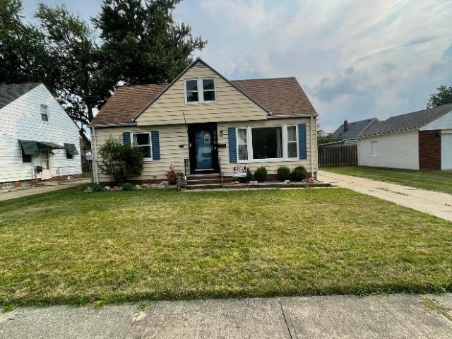 3 Br, 2 bath, Single Family 216 E 328th St