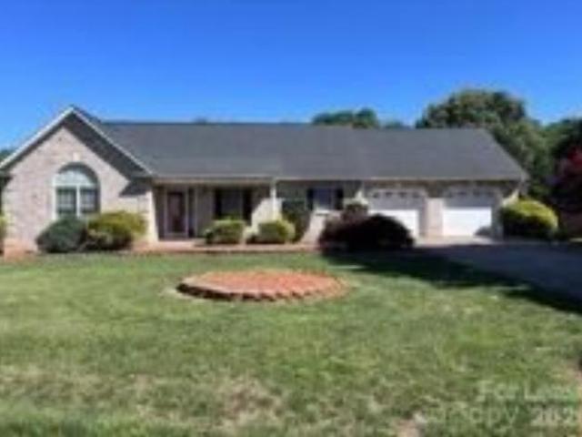 3 Br, 2 bath, Single Family 2187 Silver Fox Trail
