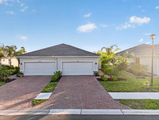 3 Br, 2 bath, Single Family 2196 Dragonfruit Way