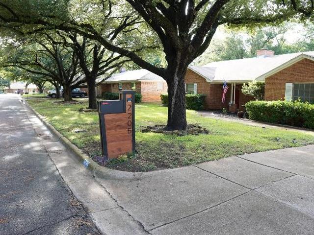 3 Br, 2 bath, Single Family 2205 Vail Ct