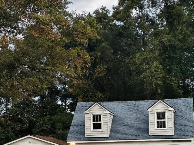 3 Br, 2 bath, Single Family 220 Cavalier Dr
