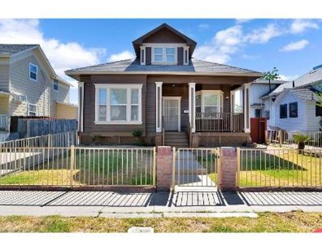 3 Br, 2 bath, Single Family 220 N College Ave