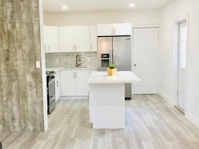 3 Br, 2 bath, Single Family 2214 Mckinley St
