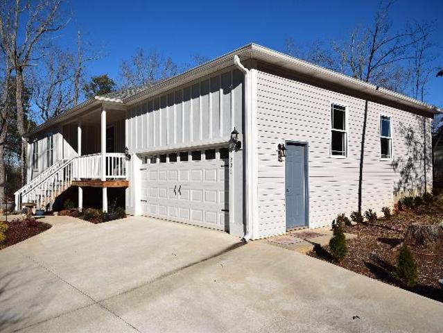 3 Br, 2 bath, Single Family 221 Dublin Ln