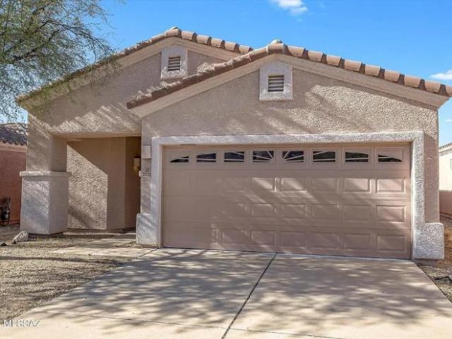 3 Br, 2 bath, Single Family 2221 E Stone Stable Dr