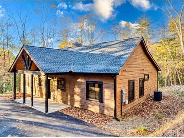 3 Br, 2 bath, Single Family 224 East Ridge Lane