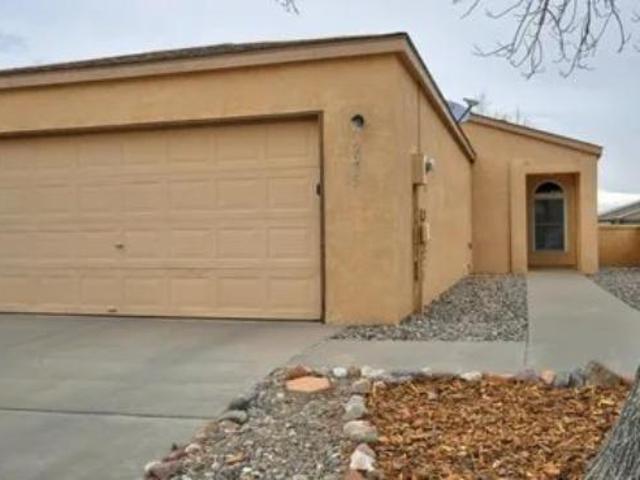 3 Br, 2 bath, Single Family 2257 High Desert Cir NE