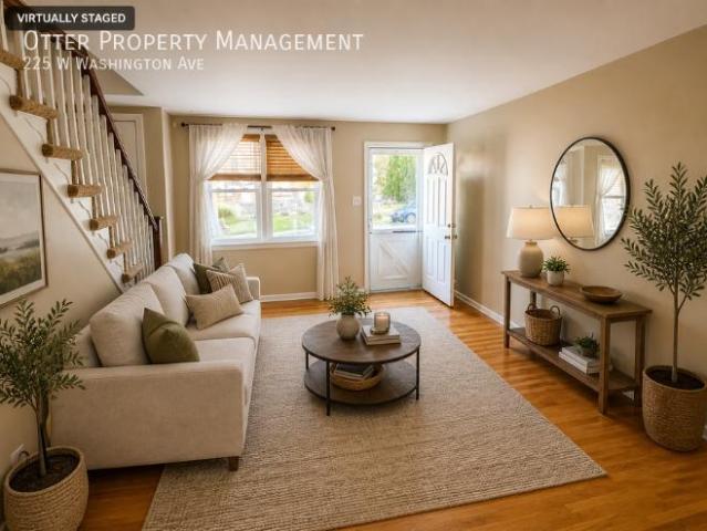 3 Br, 2 bath, Single Family 225 W Washington Ave