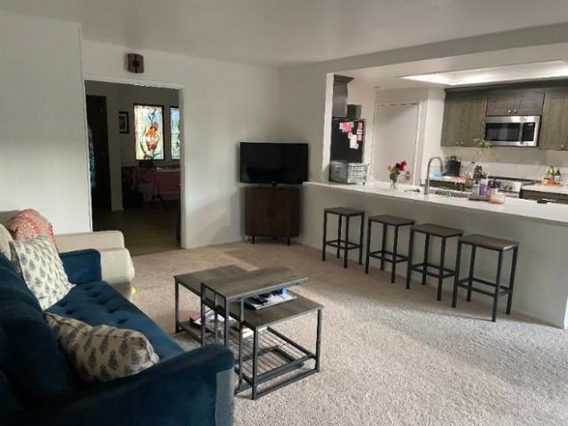 3 Br, 2 bath, Single Family 2291 University Avenue