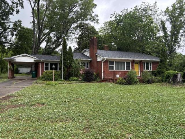 3 Br, 2 bath, Single Family 229 Pee Dee Ave