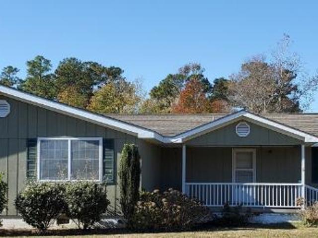 3 Br, 2 bath, Single Family 2300 Country Living Ln