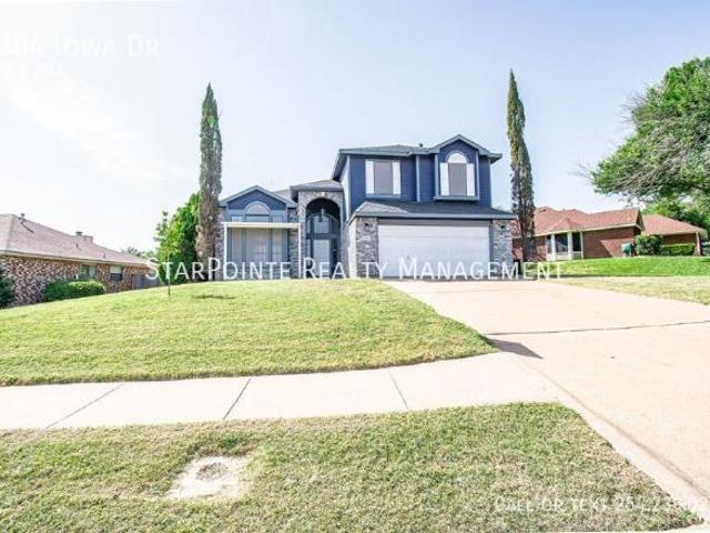 3 Br, 2 bath, Single Family 2304 Iowa Dr