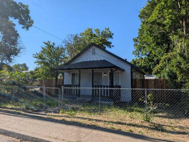 3 Br, 2 bath, Single Family 2309 Wyandotte Ave