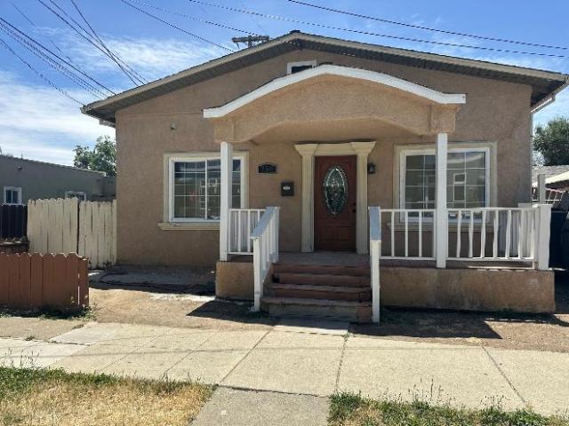 3 Br, 2 bath, Single Family 230 Lewis St