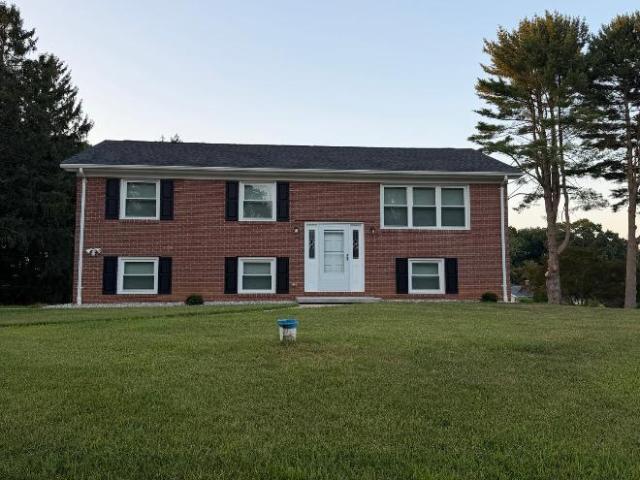 3 Br, 2 bath, Single Family 2314 Cox Road
