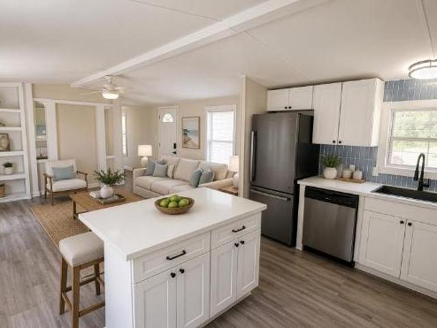 3 Br, 2 bath, Single Family 231 Lakeview Ct