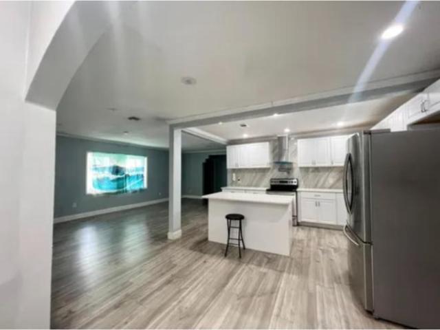 3 Br, 2 bath, Single Family 2337 37th St S