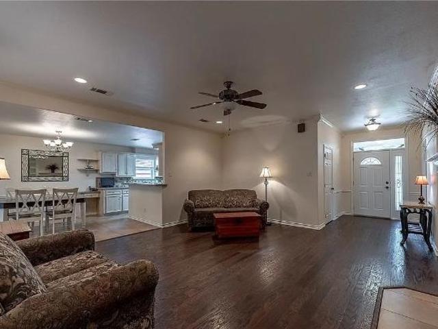 3 Br, 2 bath, Single Family 2340 Kendal Green Cir