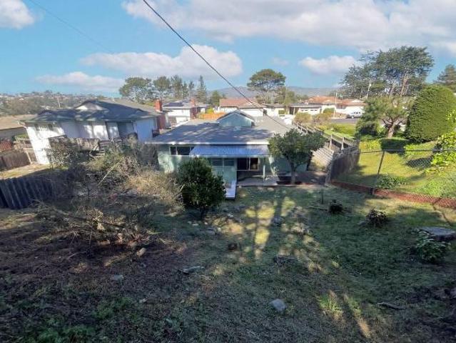 3 Br, 2 bath, Single Family 2361 Oakmont Dr