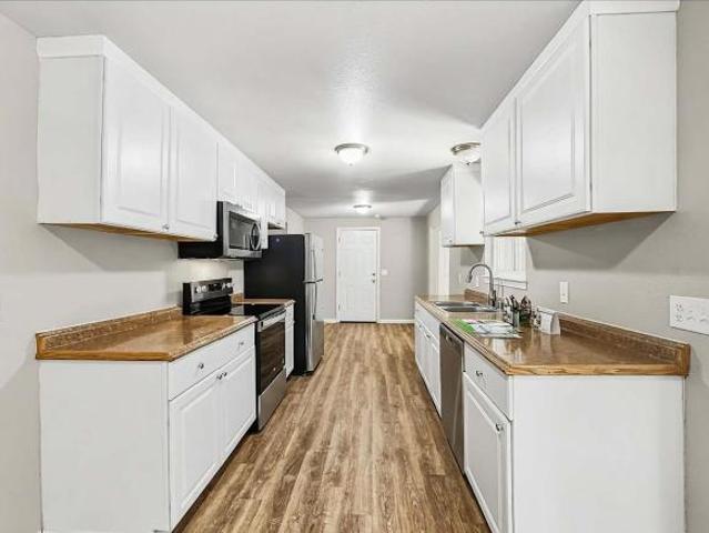3 Br, 2 bath, Single Family 23922 99th Ave S